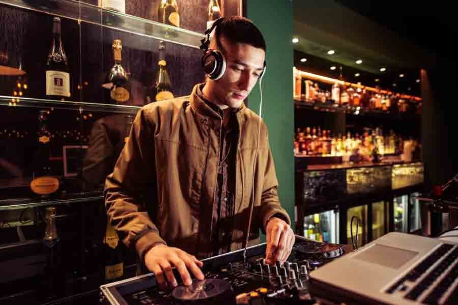Así es como poner música en un restaurante – DJ Cubillan
